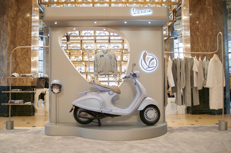 Vespa 946 Snake: eleganza glaciale in edizione limitata per il nuovo modello Vespa nell’anno del ...